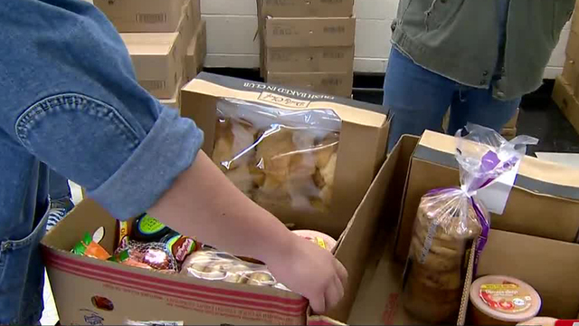Fresh Food Giveaway Helps Those In Need - NewsChannel 5 Nashville